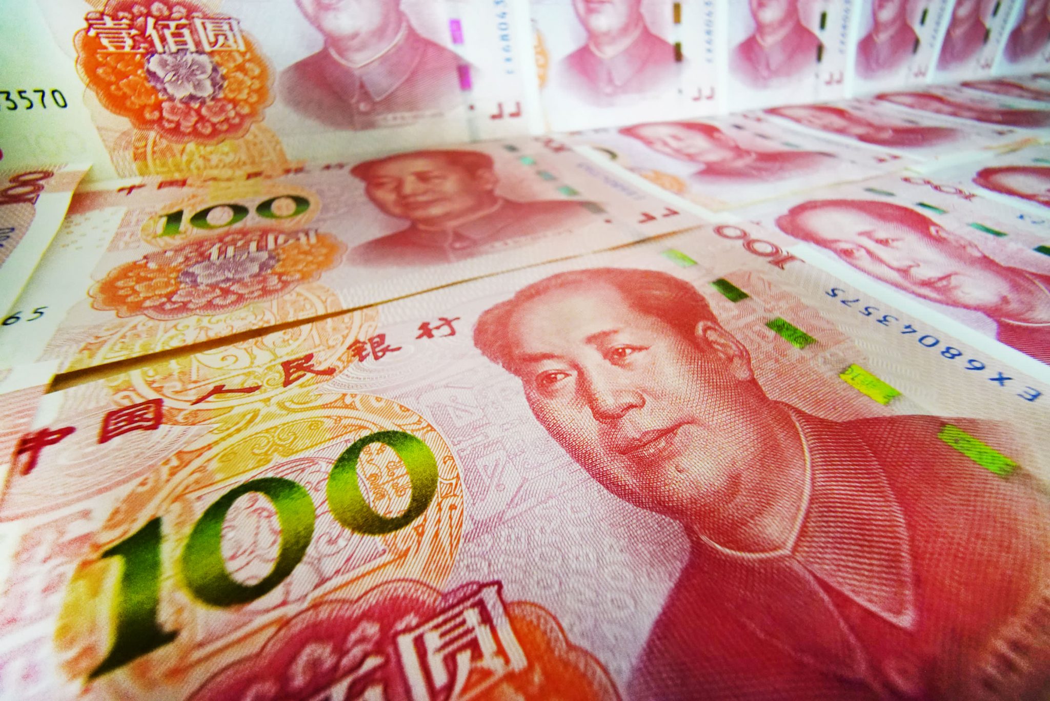 Emissão de dívida em moeda chinesa foi “um sucesso”, diz Carlos Costa